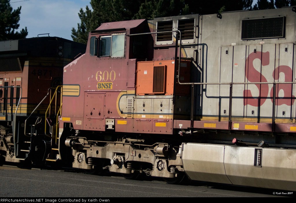 BNSF 600